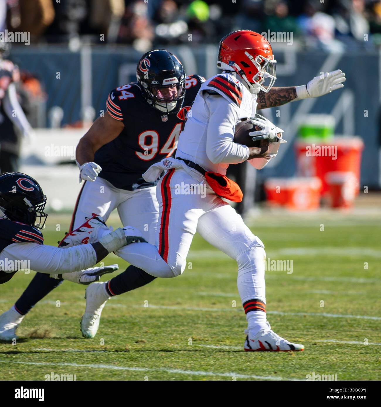 December 14, 2025: Chicago Bears Austin Booker (94) chases Cleveland ...