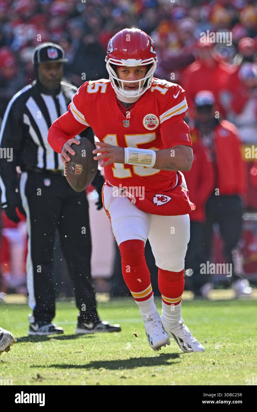 Kansas City Chiefs quarterback Patrick Mahomes (15) runs down field for ...
