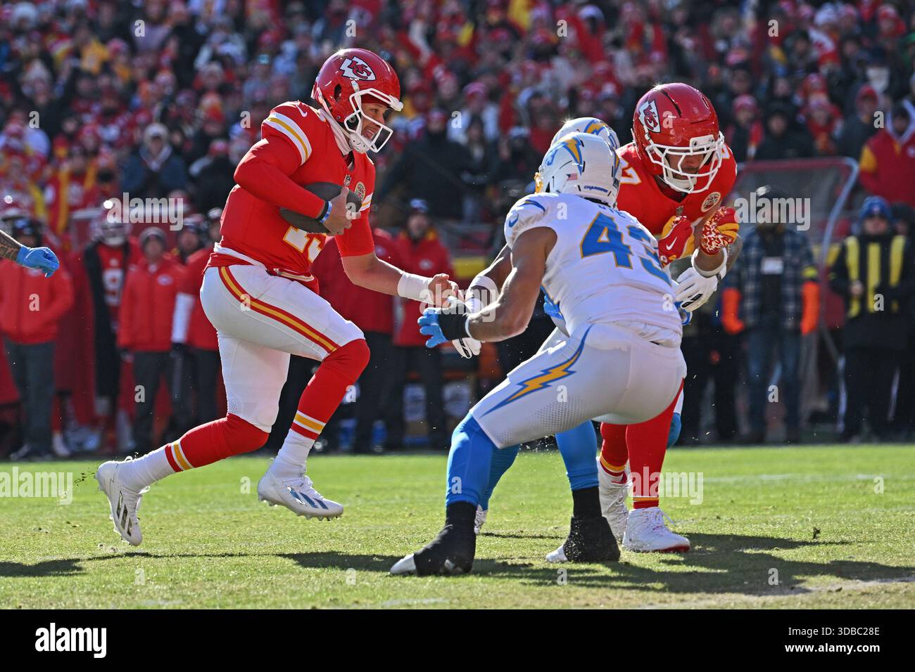 Kansas City Chiefs quarterback Patrick Mahomes (15) runs for a ...