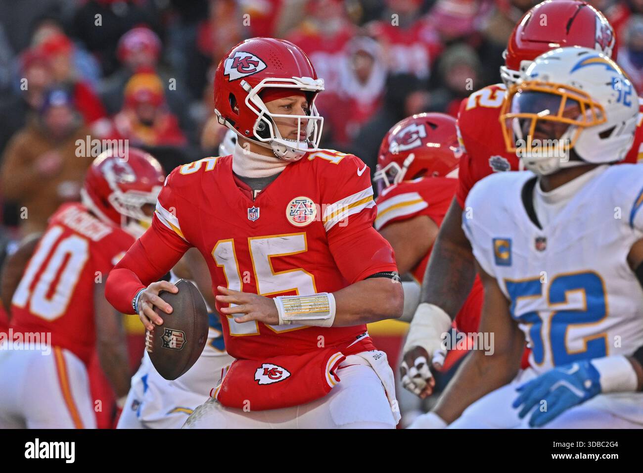 Kansas City Chiefs quarterback Patrick Mahomes (15) throws a pass down ...