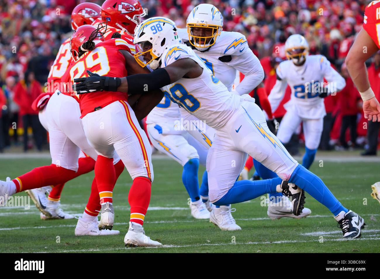 Los Angeles Chargers linebacker Odafe Oweh (98) tackles Kansas City ...