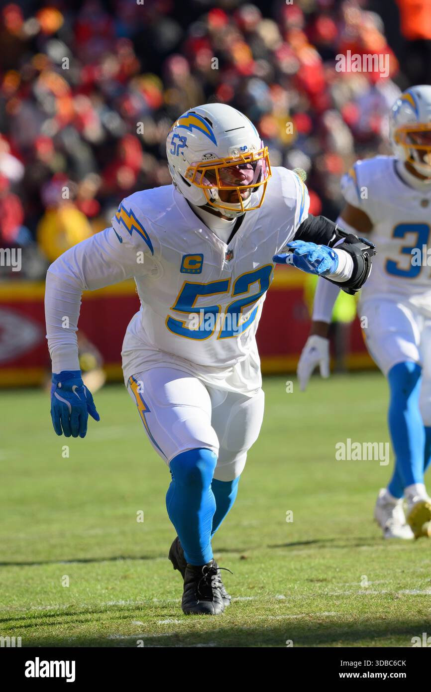 Los Angeles Chargers linebacker Khalil Mack rushes against the Kansas ...