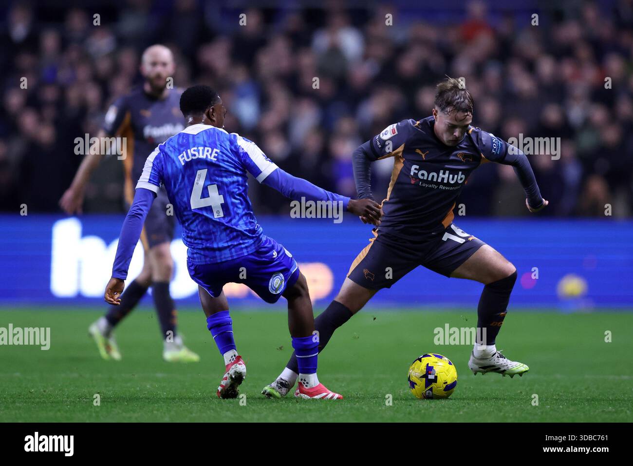 Derby County's Liam Thompson (right) and Sheffield Wednesday's Sean ...