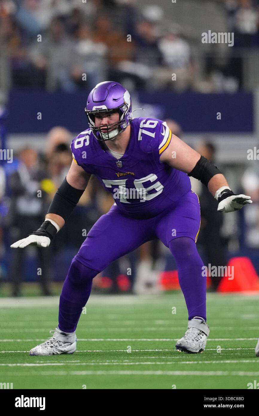 Minnesota Vikings guard Will Fries (76) blocks during an NFL football ...
