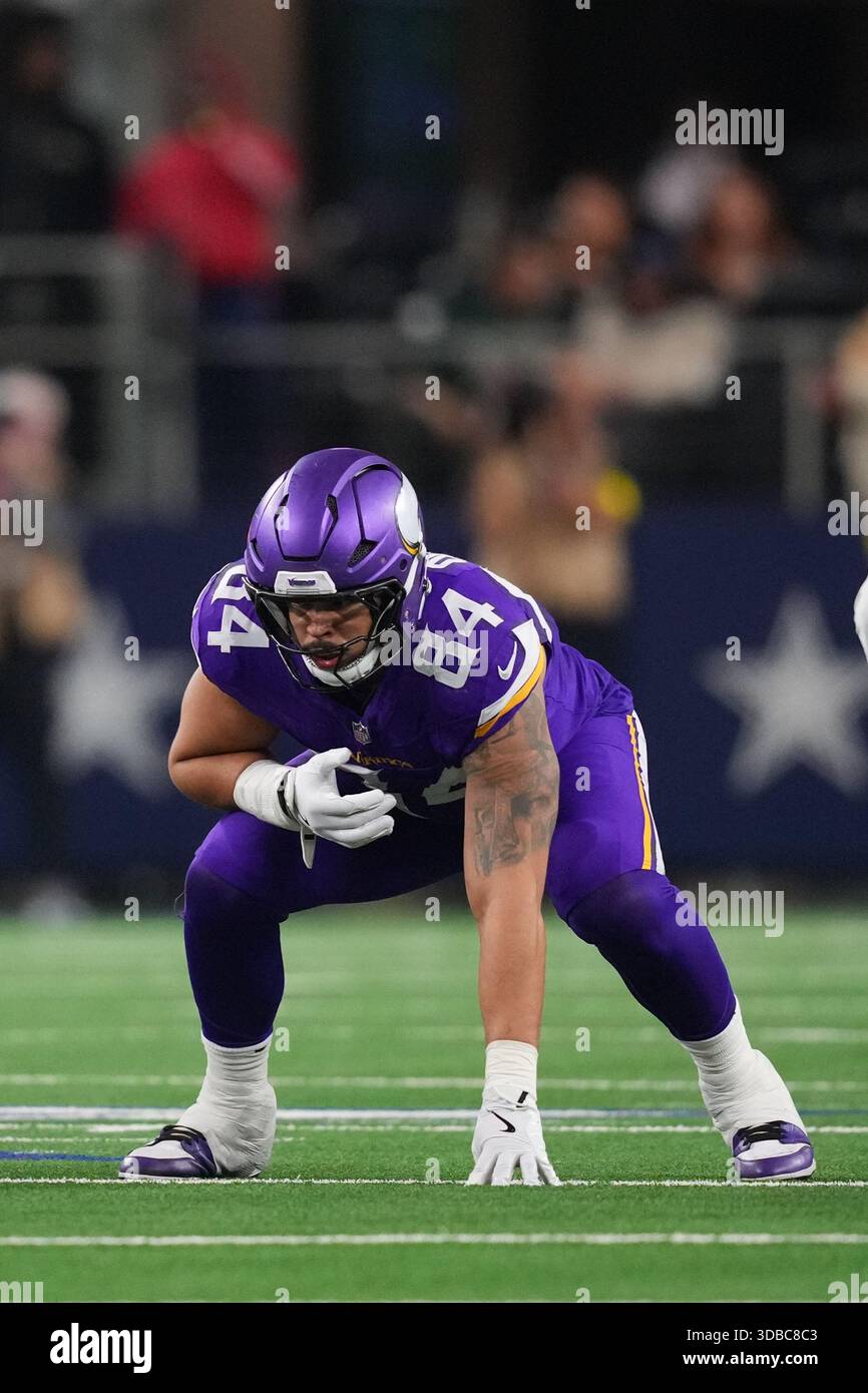 Minnesota Vikings tight end Josh Oliver (84) lines up during an NFL ...
