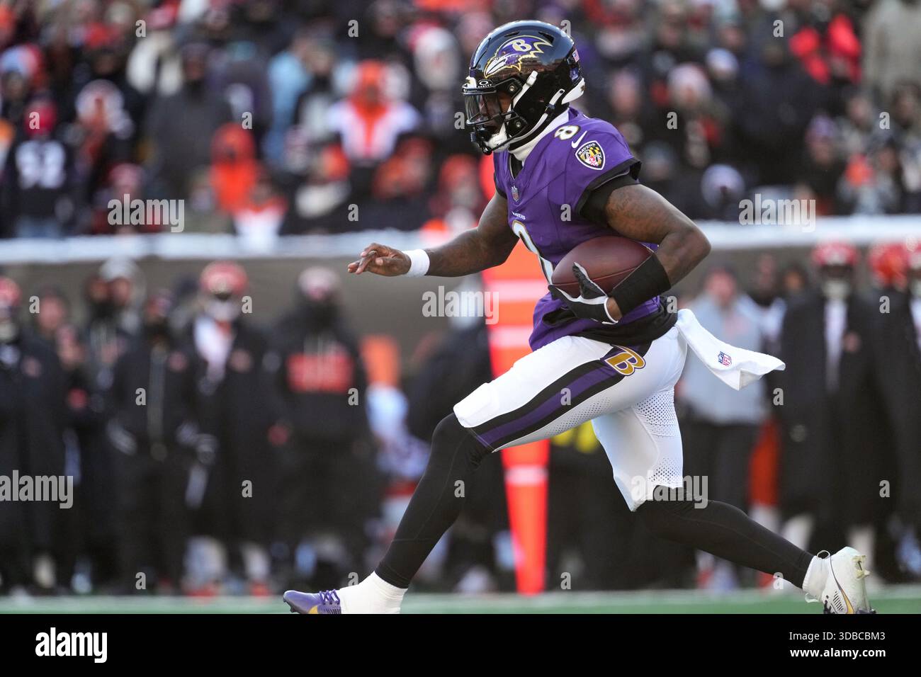 Baltimore Ravens quarterback Lamar Jackson (8), center, carries the ...