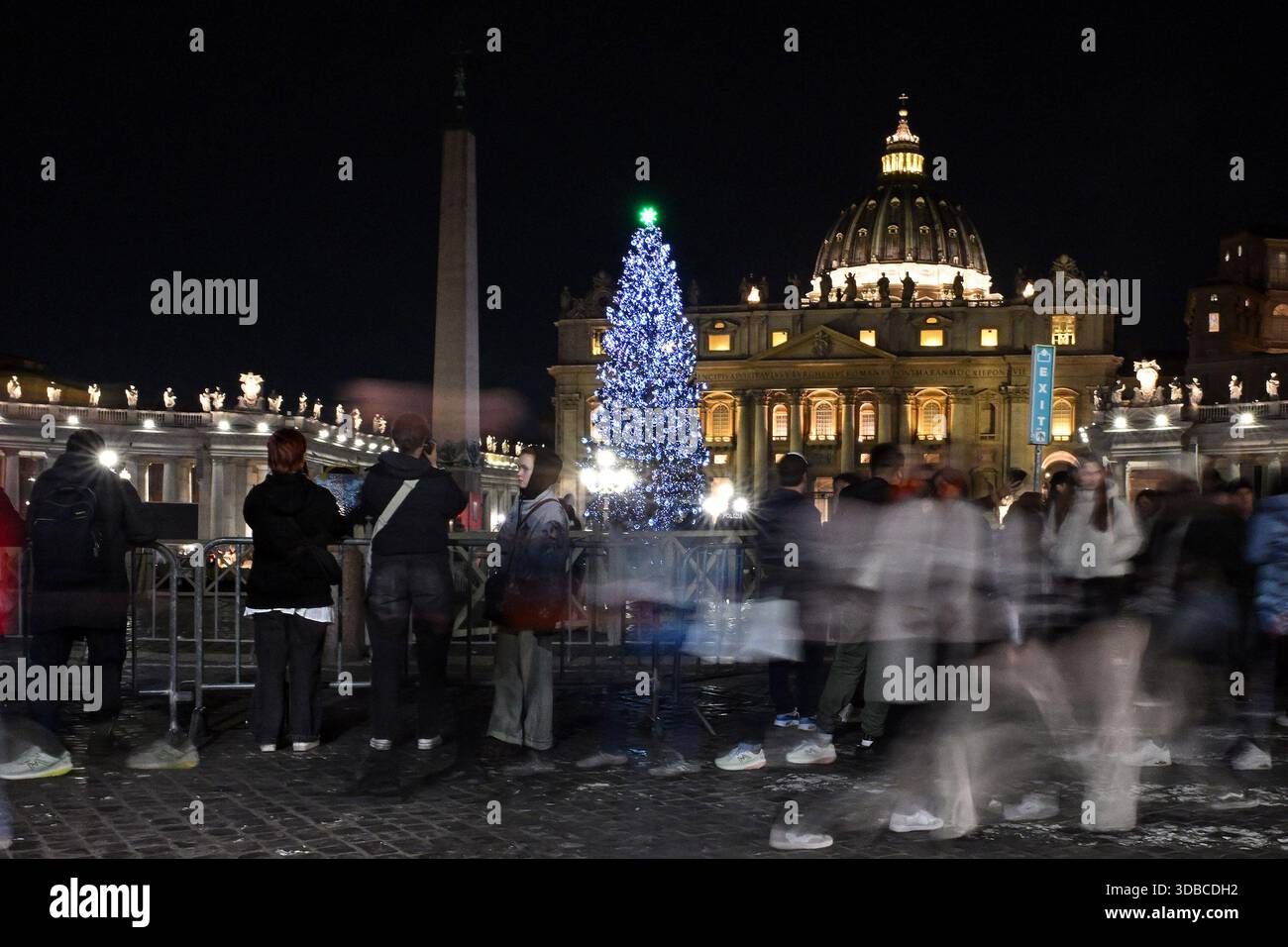 **NO LIBRI** Italy, Rome, Vatican, 2025/12/15. Christmas illuminations ...