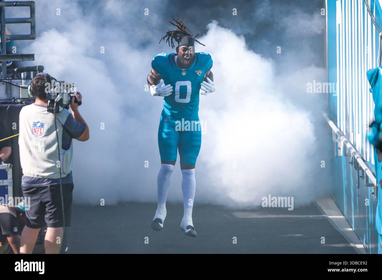 Jacksonville Jaguars linebacker Devin Lloyd (0) enters the field for an ...