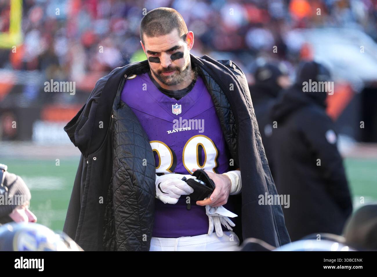 Baltimore Ravens tight end Mark Andrews (89) talks with teammates on ...