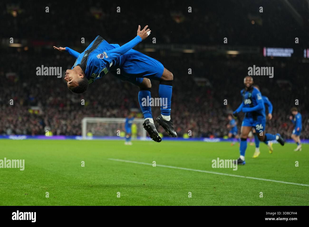 Manchester United's goalkeeper Tom Heaton celebrates after scoring ...