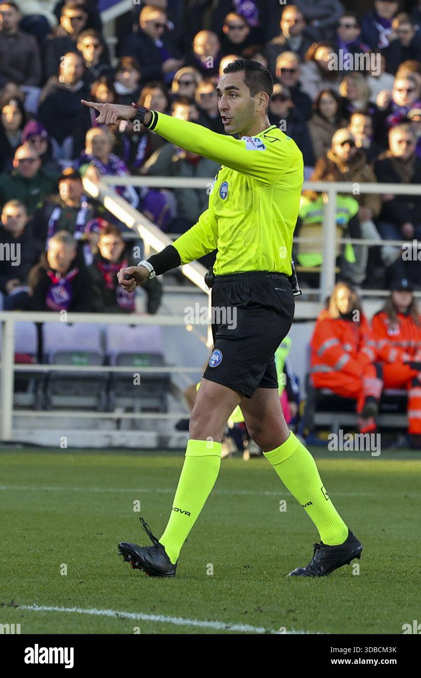 The Referee Andrea Colombo gestures during ACF Fiorentina vs Hellas ...