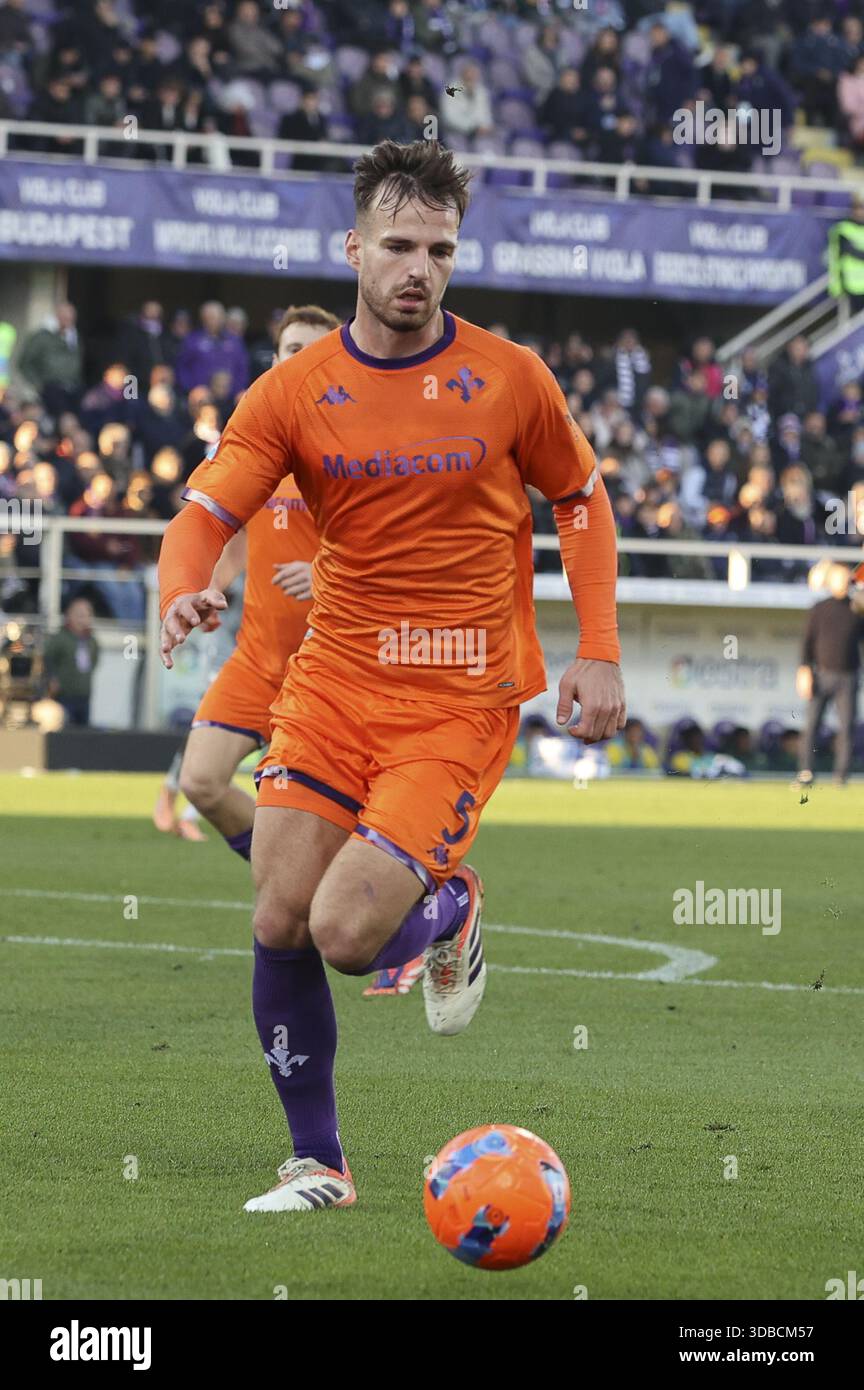 Marin Pongracic of ACF Fiorentina play the ball during ACF Fiorentina ...