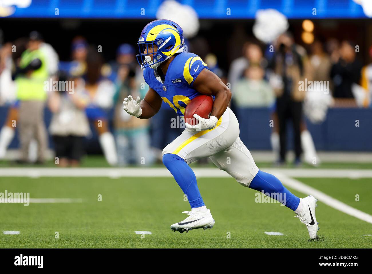 Los Angeles Rams running back Ronnie Rivers (20) carries during the ...