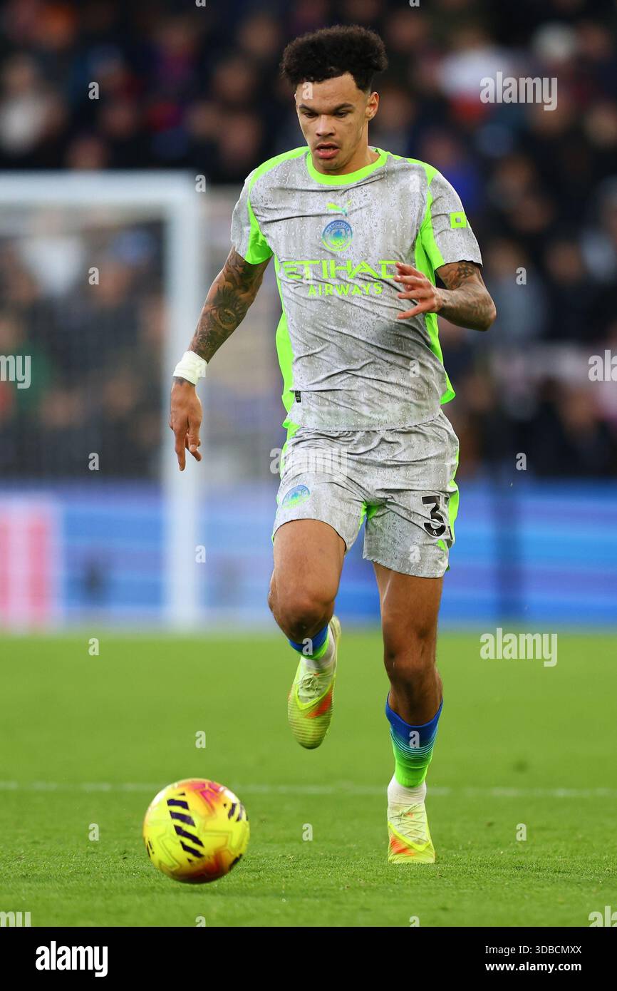 Manchester City midfielder Nico O'Reilly (33) in action during the ...