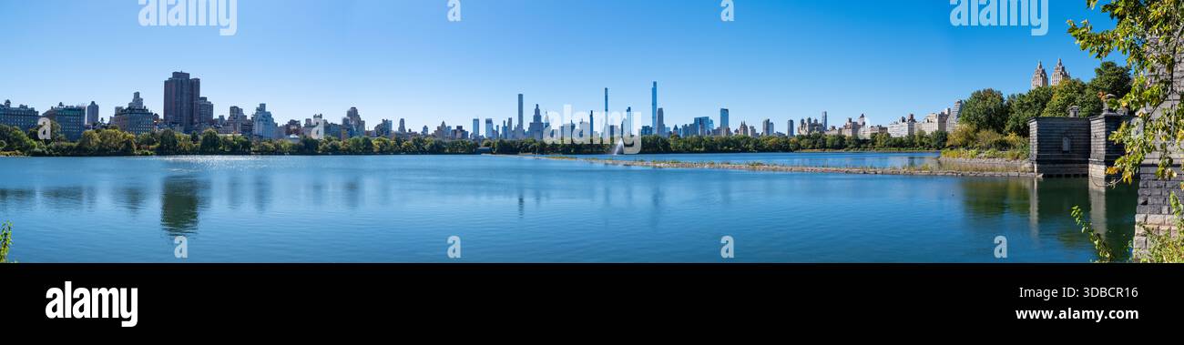 Un united nations headquarters buildings east river hi-res stock ...