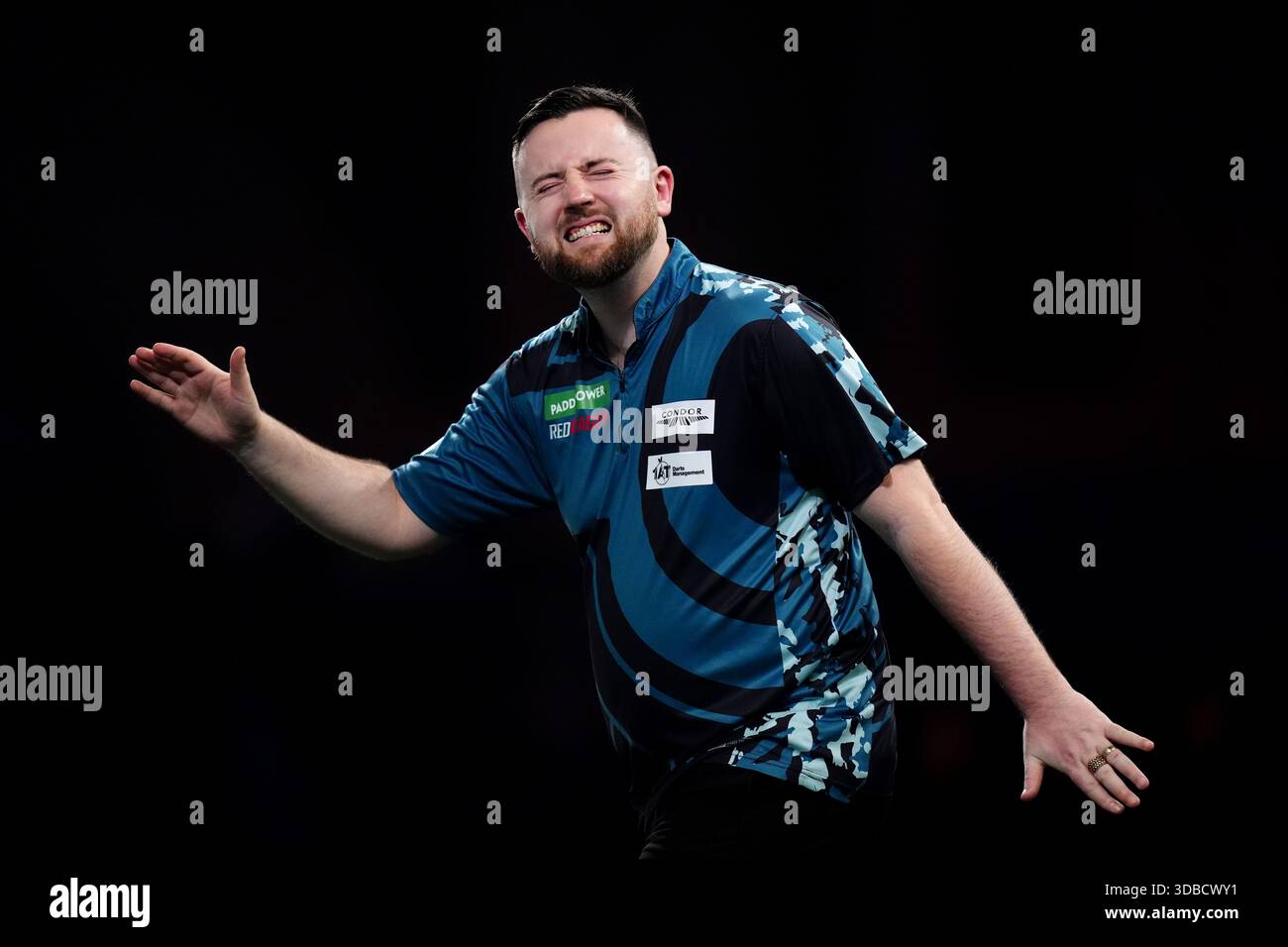 Connor Scutt reacts during his match against Simon Whitlock on day five ...