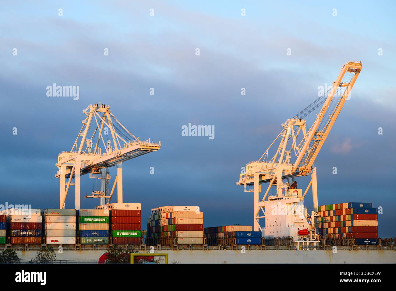 Maritime intermodal two hi-res stock photography and images - Alamy