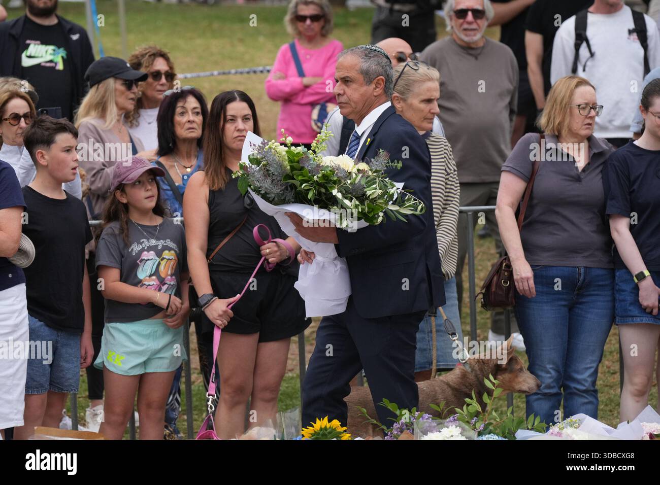 Israeli Ambassador to Australia Amir Maimon, prepares to lay flowers at ...