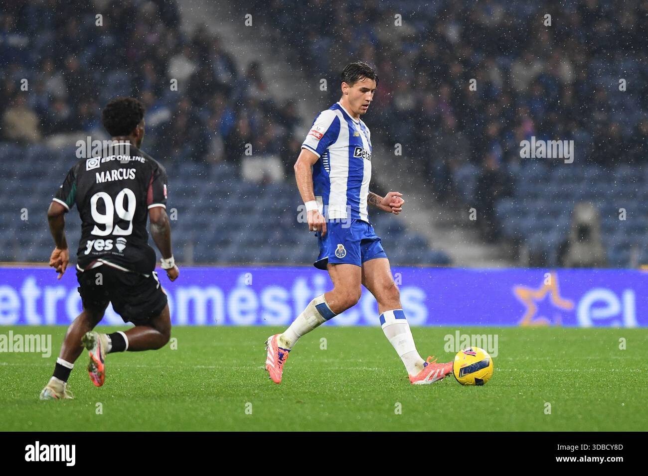 Porto, 11/12/26 - FC Porto hosted Estrela da Amadora at stadium Estádio ...