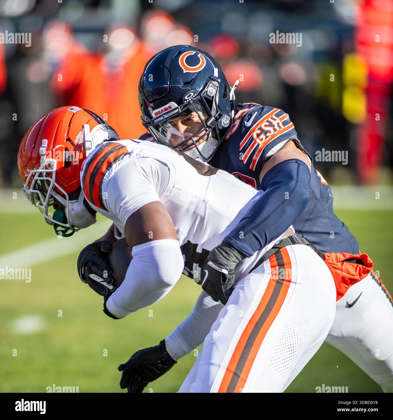 December 14, 2025: Chicago Bears T.J. Edwards (53) tackles Cleveland ...