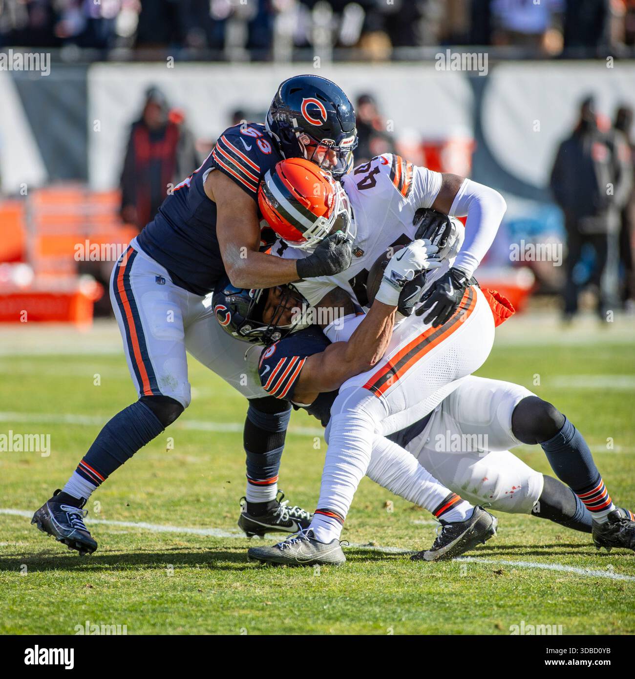 December 14, 2025: Chicago Bears T.J. Edwards (53) tackles Cleveland ...