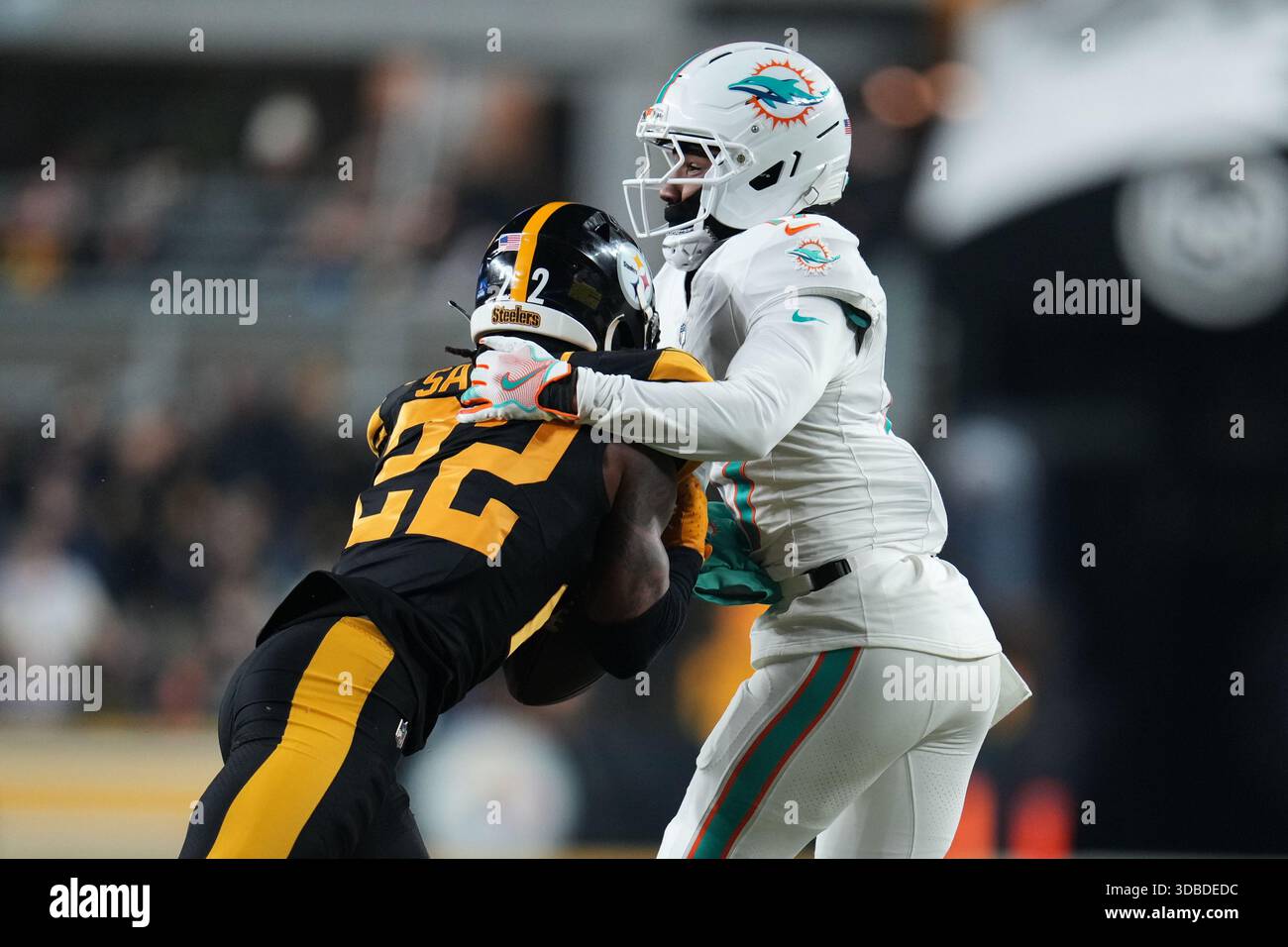 Pittsburgh Steelers cornerback Asante Samuel Jr. (22) intercepts a pass ...
