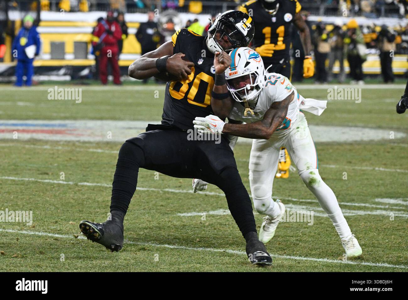 Pittsburgh Steelers tight end Darnell Washington (80) is hit after ...