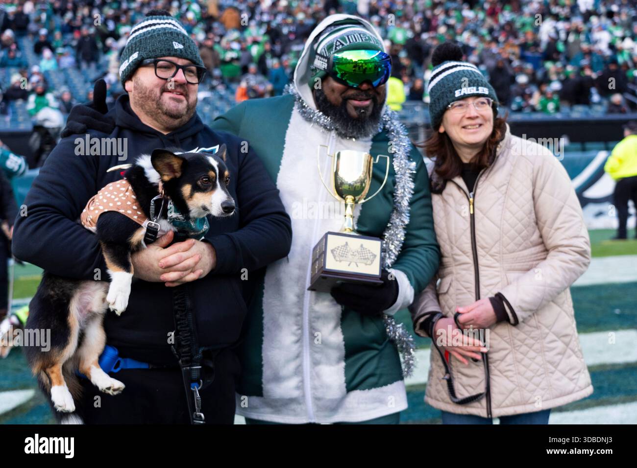 Tails gets the trophy for winning 2025 Philadelphia Eagles Corgi Races ...