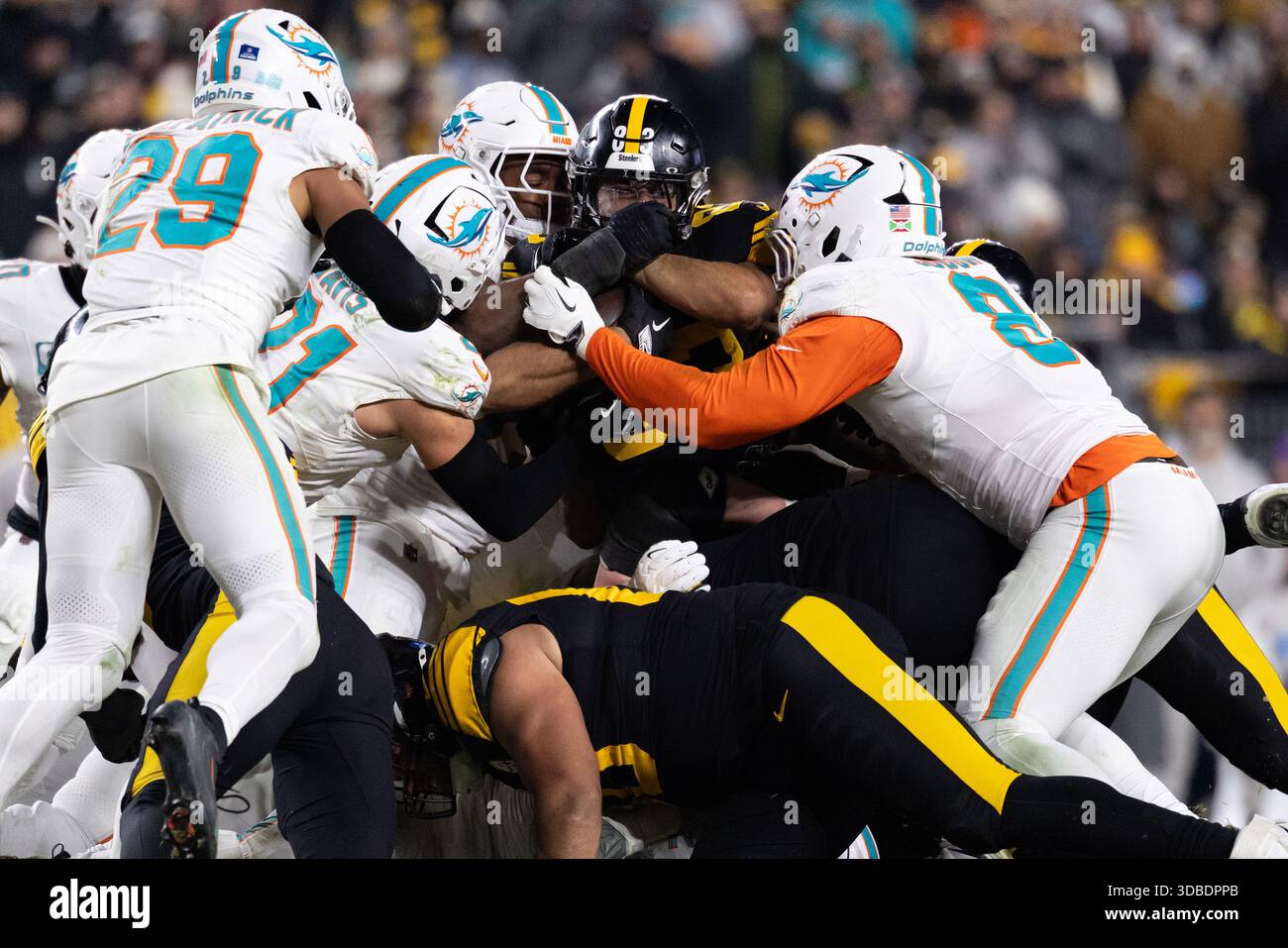 Pittsburgh Steelers tight end Connor Heyward (83) rushes during an NFL ...