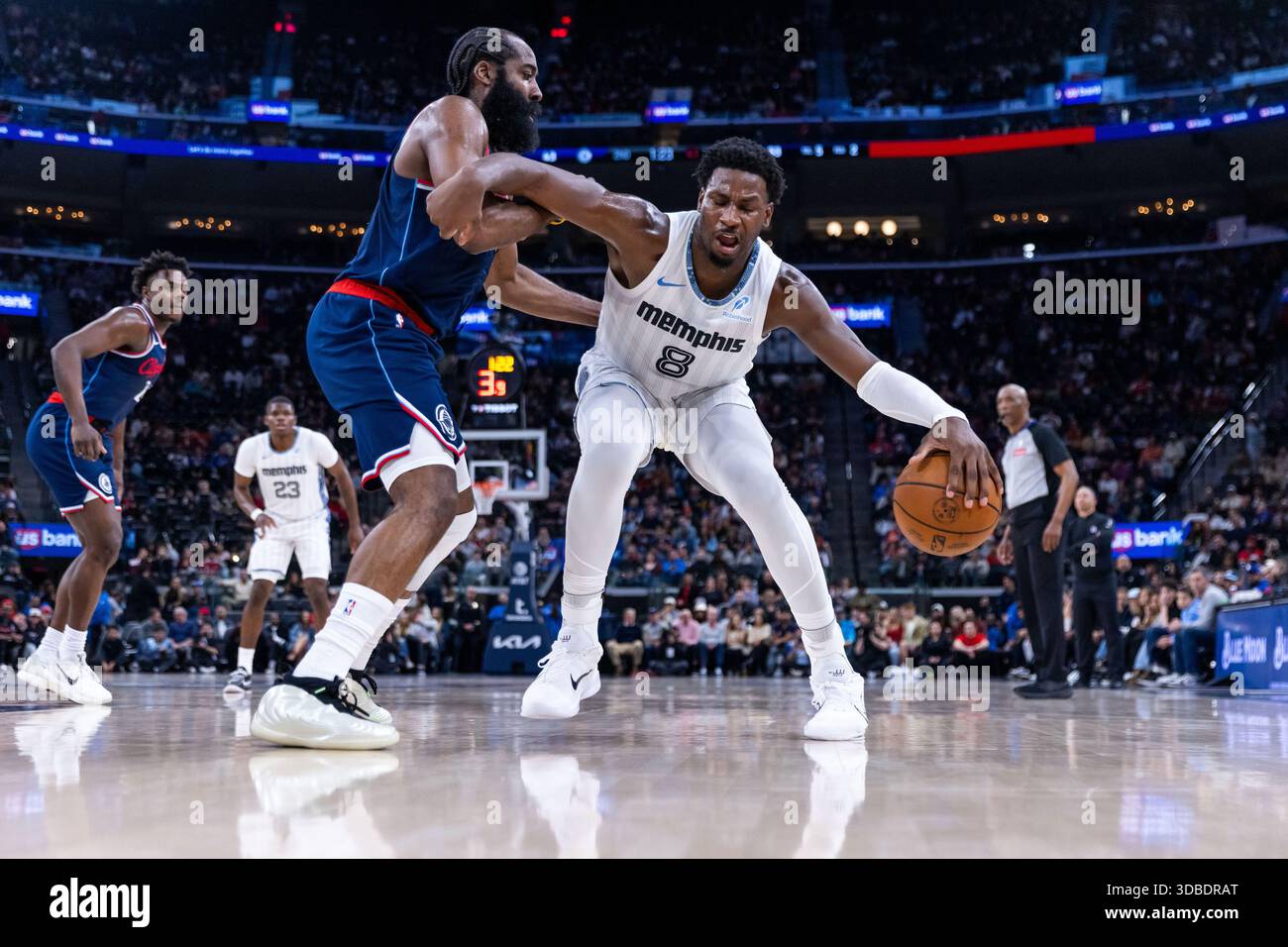 Memphis Grizzlies forward Jaren Jackson Jr. (8) is defended by Los ...