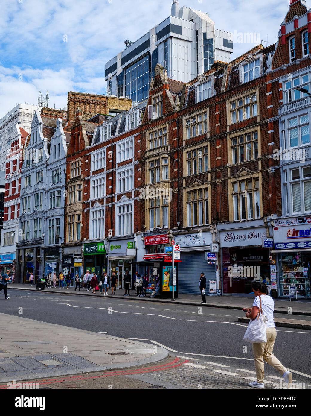 Edgware road shops hi-res stock photography and images - Alamy