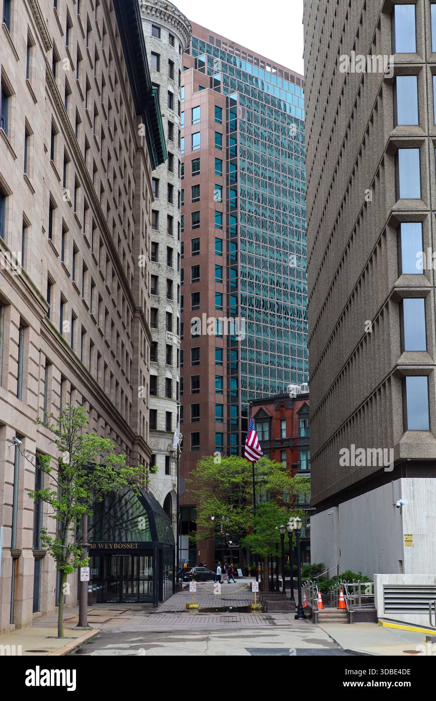 Tall office buildings forming hi-res stock photography and images - Alamy