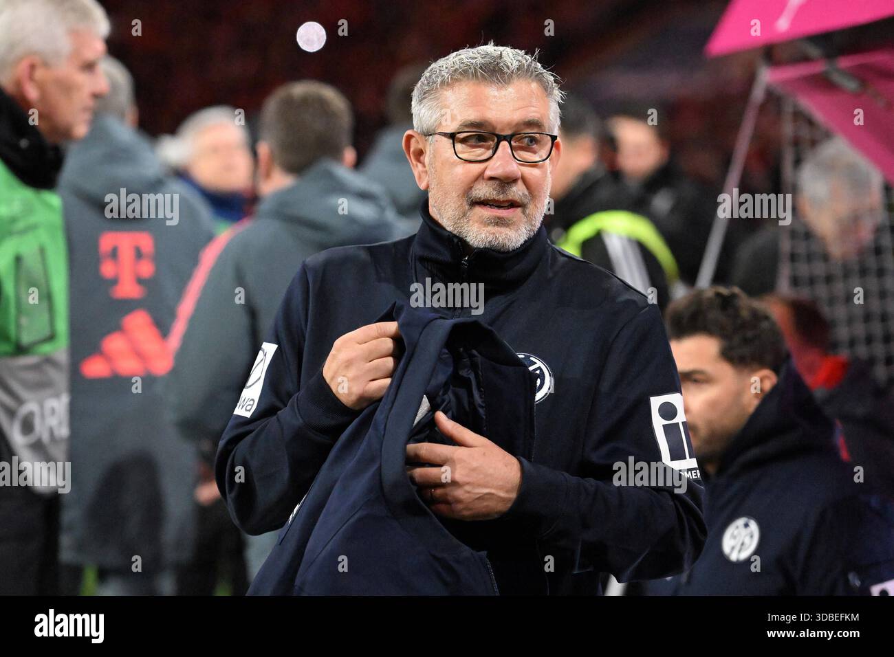 Football; Matchday 14; Bundesliga [Bundesliga]; Season 2025/2026; FC ...