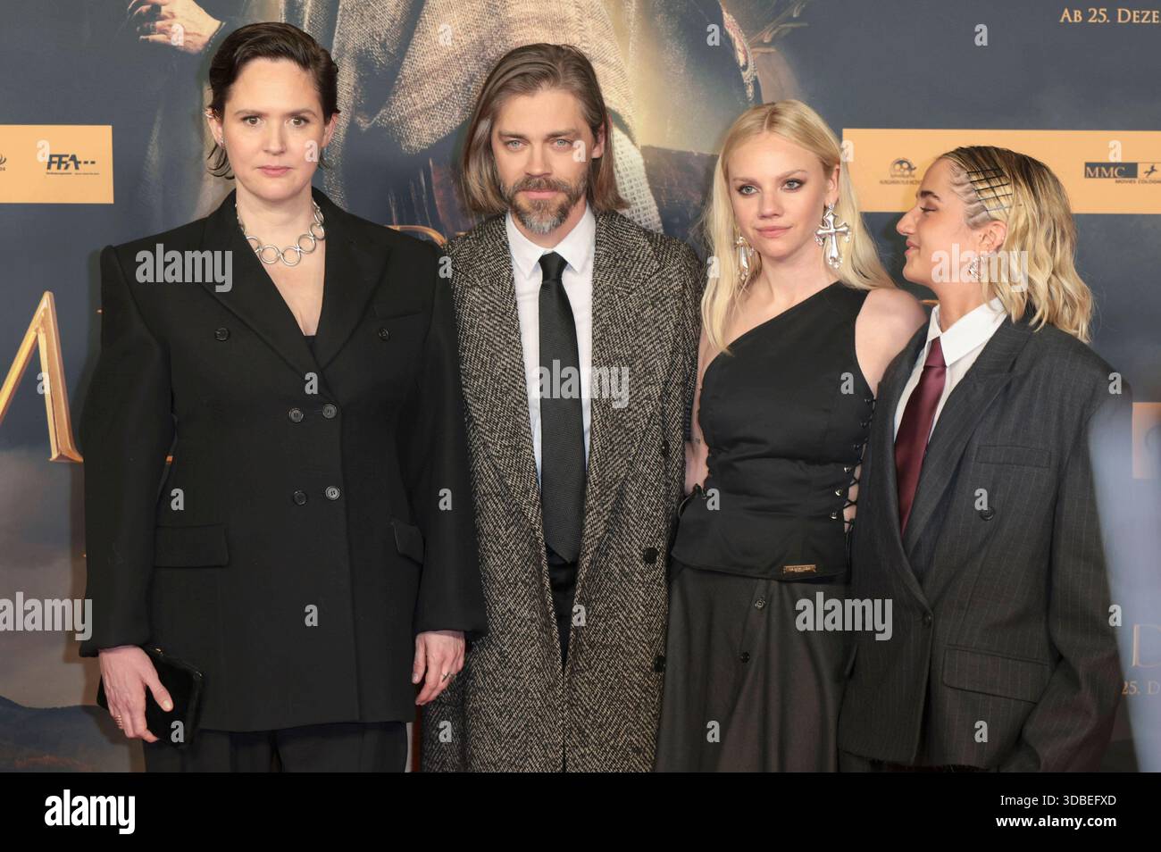 Emily Cox, Tom Payne, Aine Rose Daly und Rosie Boore bei der ...