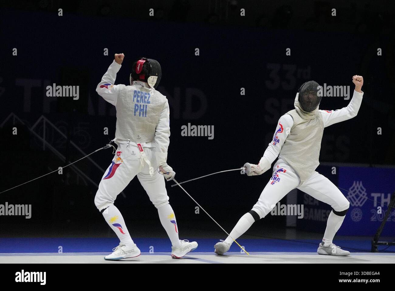 Philipina's Nathaniel Perez, left, and Thailand's Notethakod Wangpaisit ...