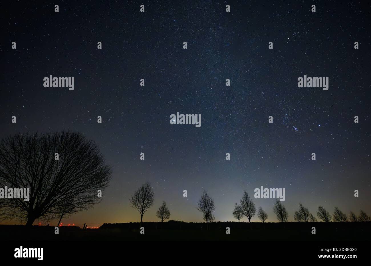 15 December 2025, Brandenburg, Falkenhagen: Part of the Milky Way can ...