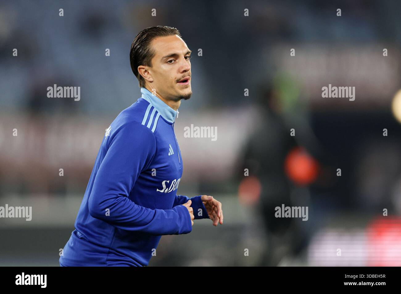 Maxence Caqueret of Como seen during warum-up before the SERIE A 2025/ ...
