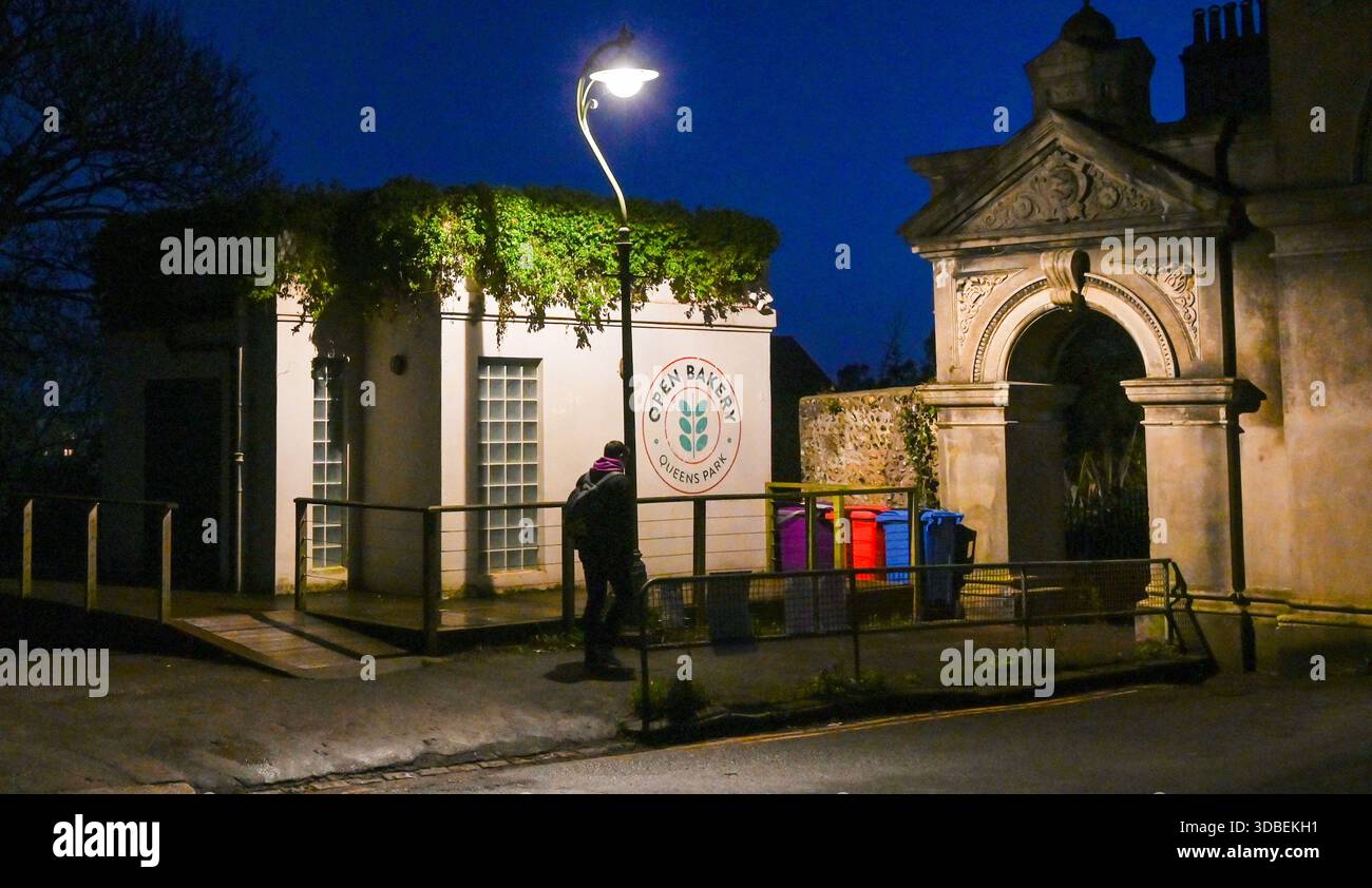 Cafes open take away hi-res stock photography and images - Alamy