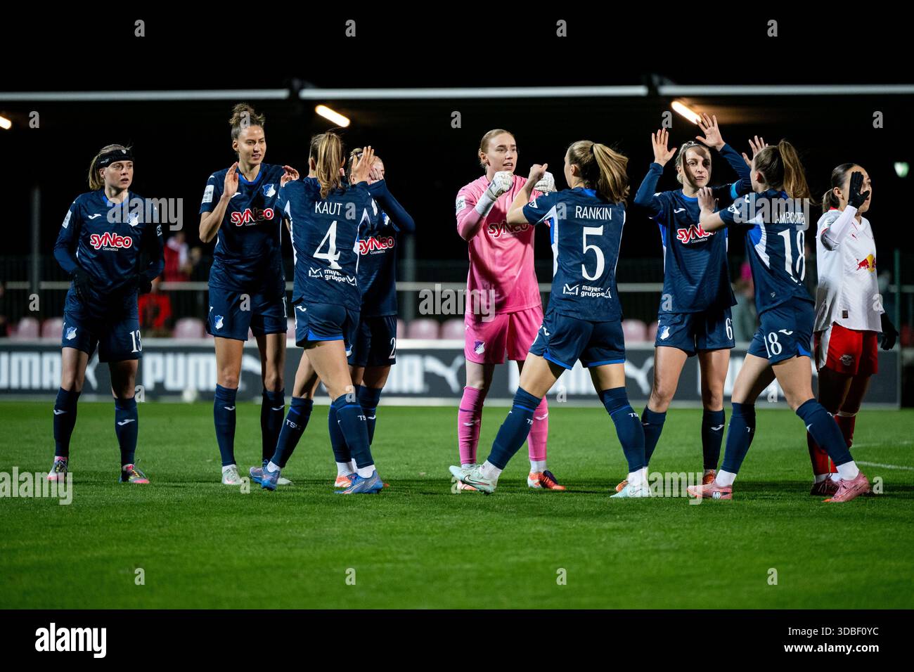 Wielle Douma (Hoffenheim, #13), Franziska Harsch (Hoffenheim, #17 ...