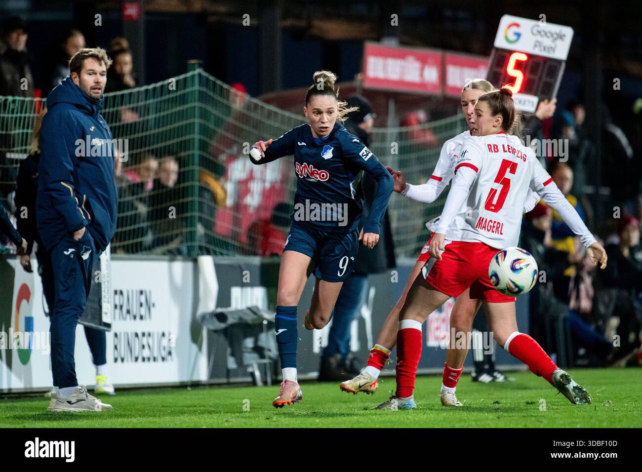 Jill Janssens (Hoffenheim, #09) in a duel with Julia Magerl (RB Leipzig ...