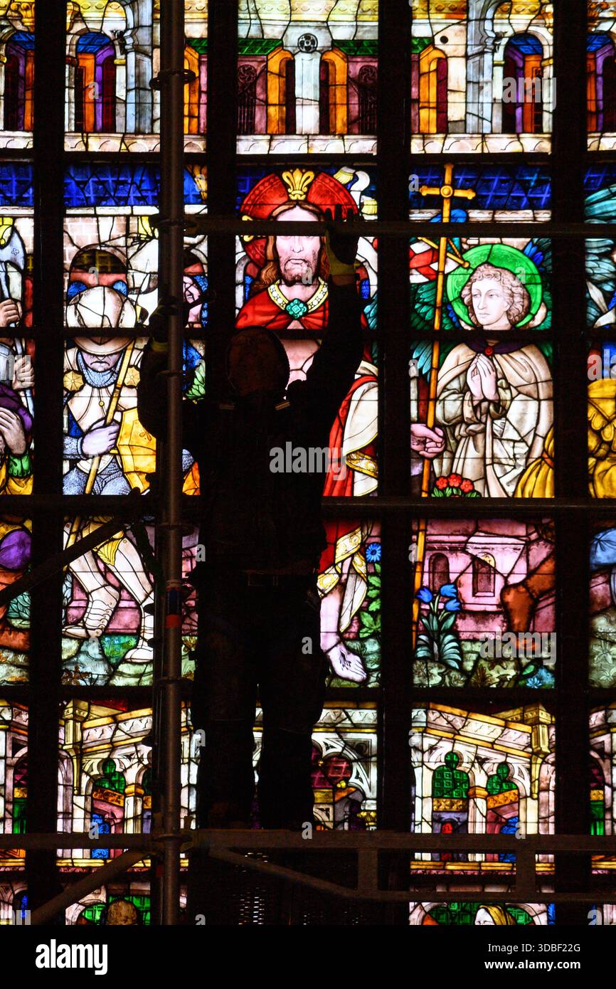 15th floor scaffolding hi-res stock photography and images - Alamy