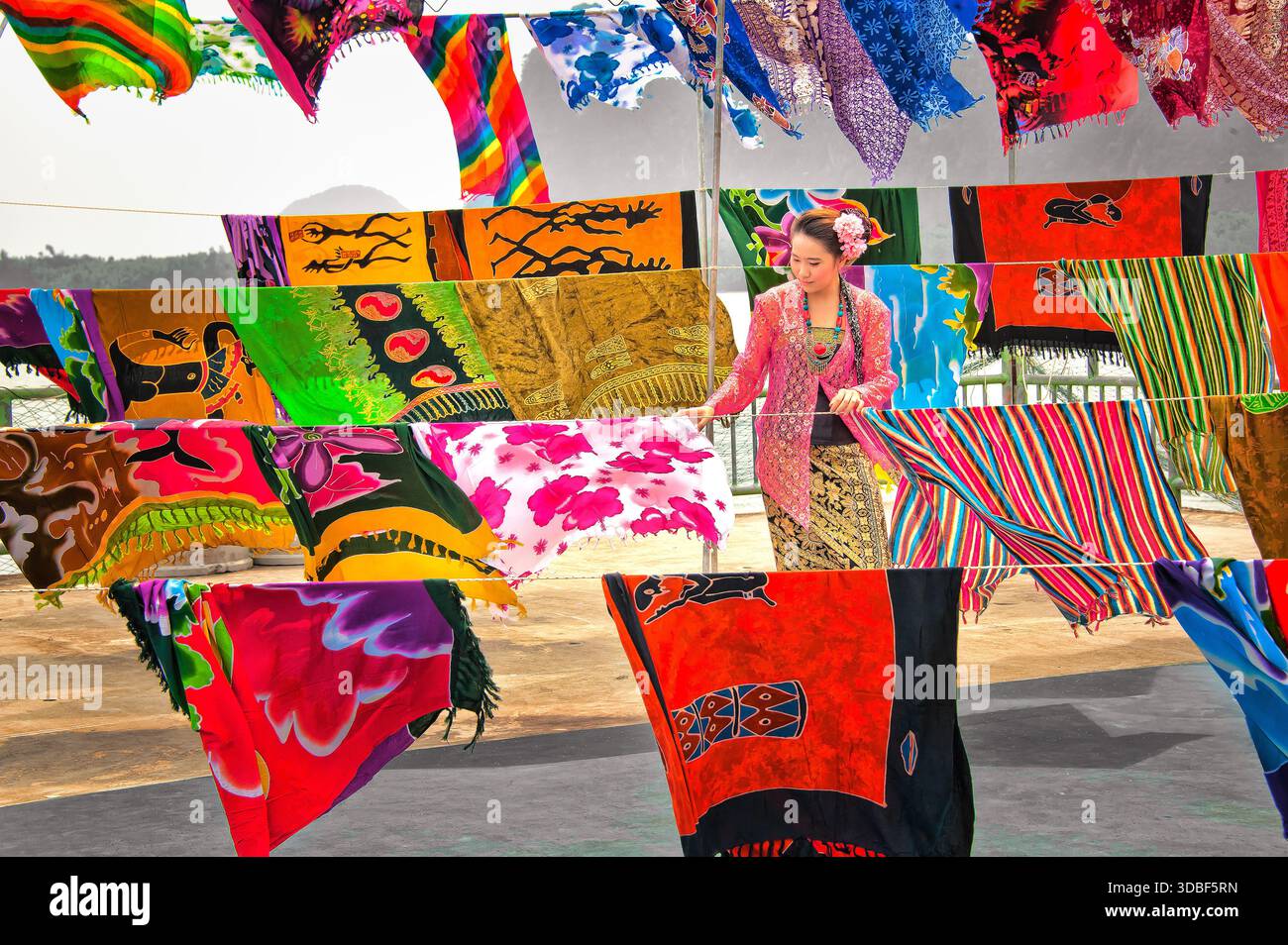 Surat textile market hi-res stock photography and images - Alamy