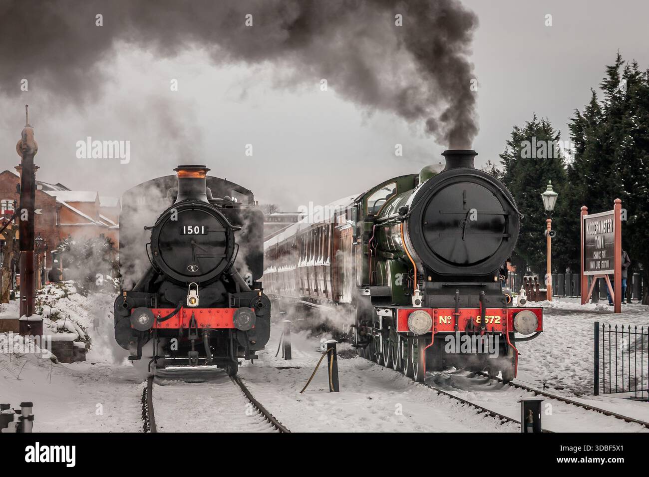 BR '1500' class 0-6-0PT No. 1501 and LNER 'B12' 4-6-0 No.8572 ...