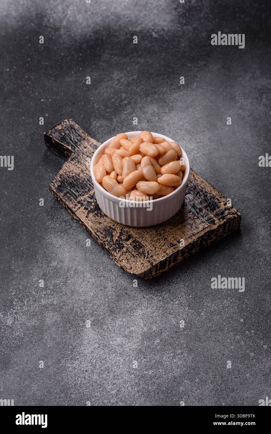 Canned white beans, prepared as an ingredient for a classic English ...