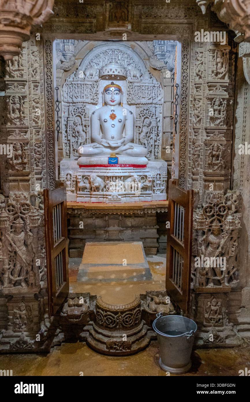 Marble statue jain temple jaisalmer hi-res stock photography and images ...