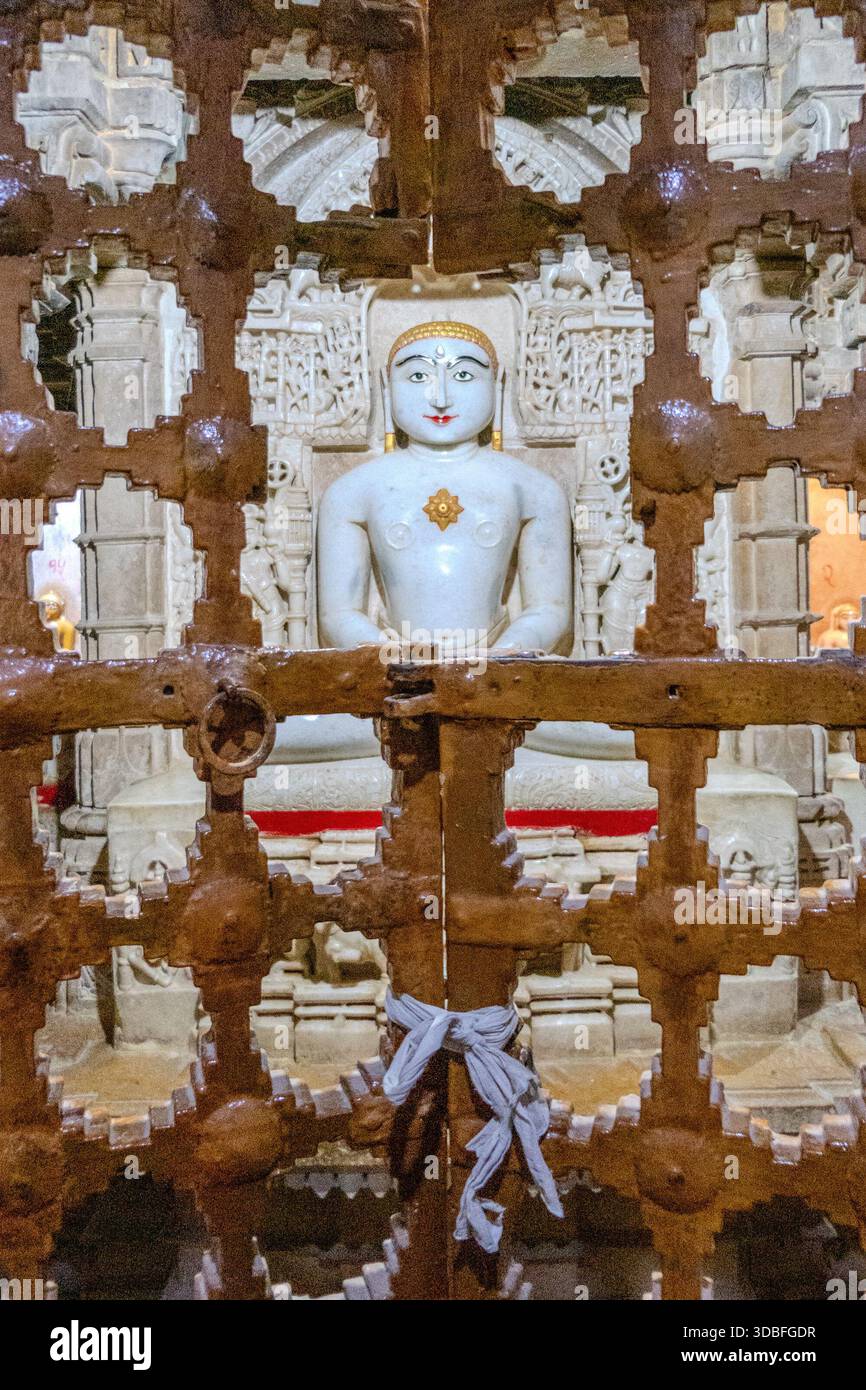 Jain statue gold hi-res stock photography and images - Alamy