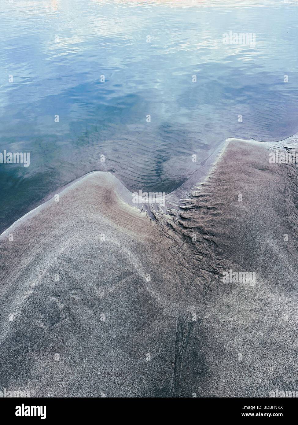 Wave patterns in sand hi-res stock photography and images - Alamy