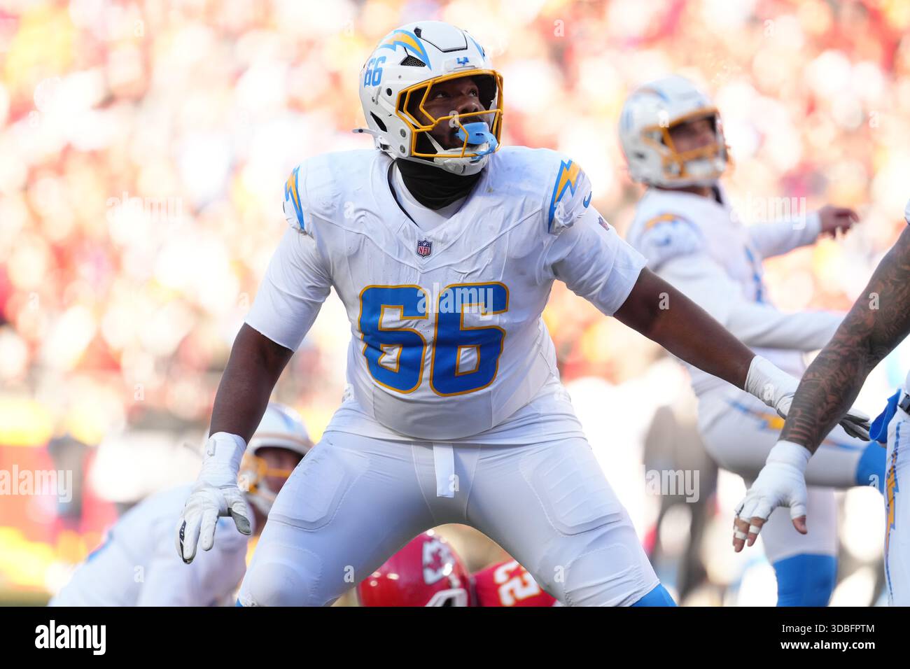 Los Angeles Chargers offensive tackle Bobby Hart blocks against the ...