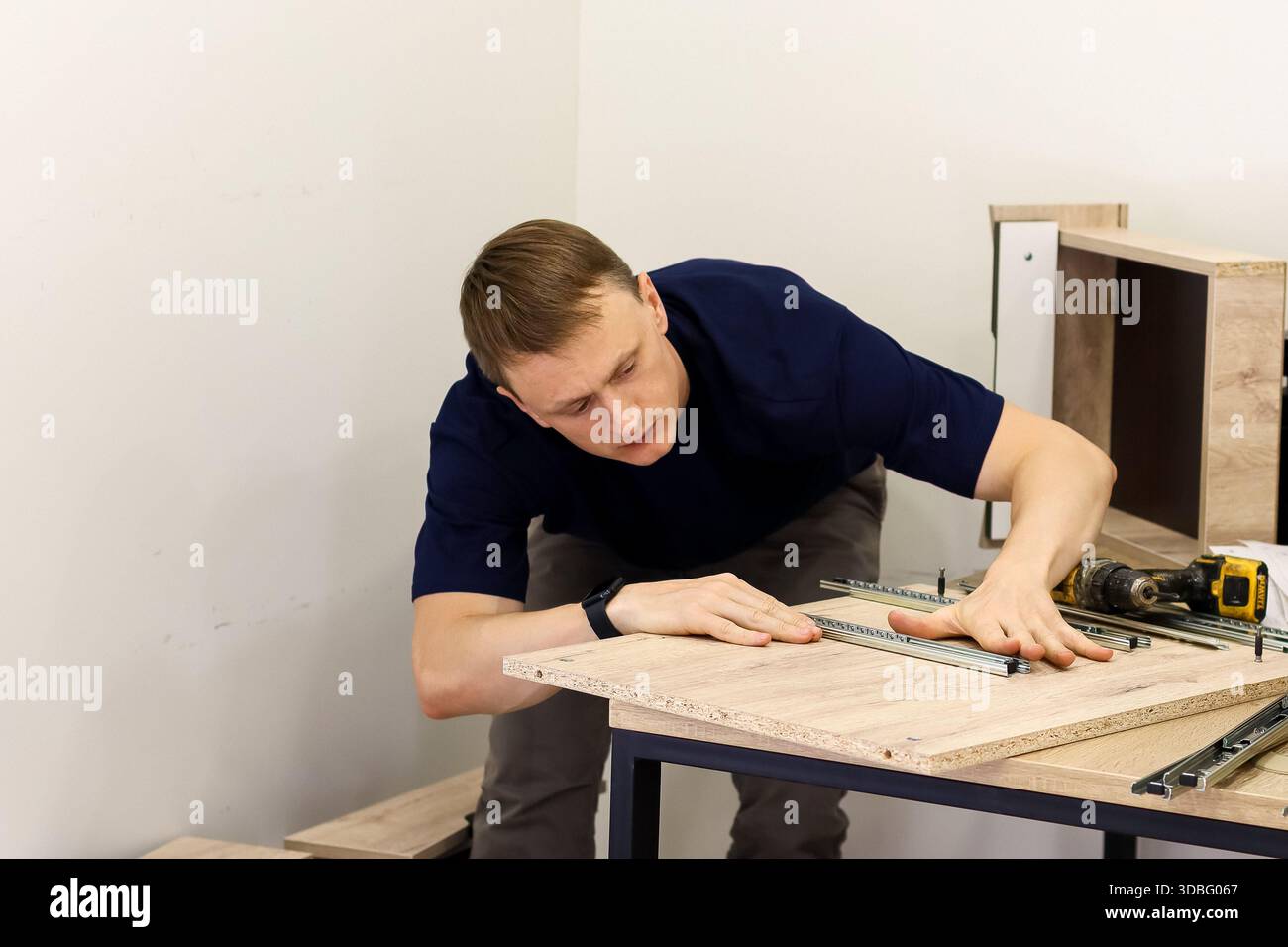 Telescopic slides hi-res stock photography and images - Alamy