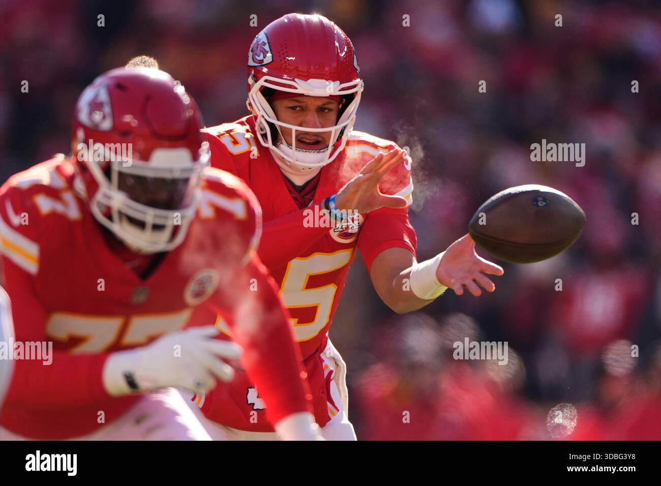 Kansas City Chiefs quarterback Patrick Mahomes gets the snap during the ...
